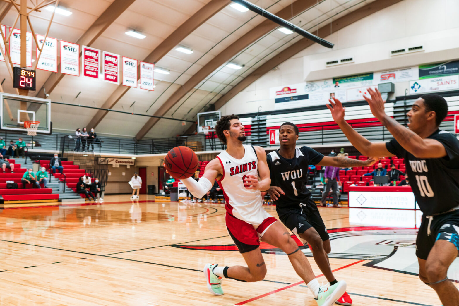St. Martin's Basketball Team - SportsEvents Magazine